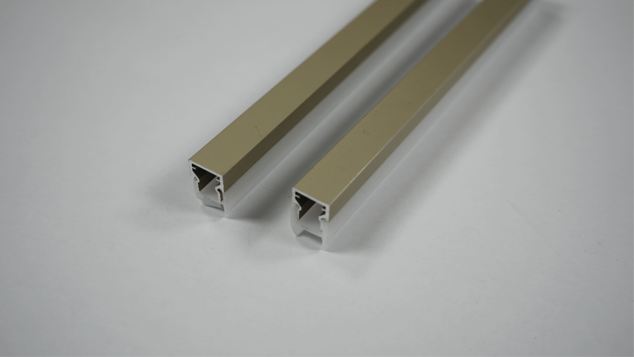 Pencahayaan Optimal: Profil LED Aluminium Penta Linea